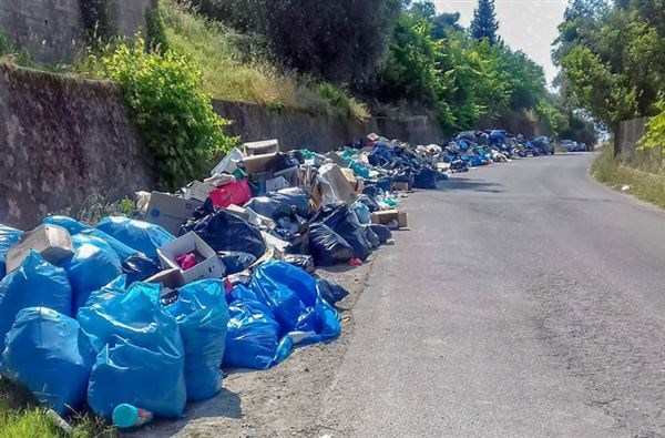 Προειδοποίηση Κομισιόν σε Ελλάδα για το πρόβλημα των σκουπιδιών στην ...