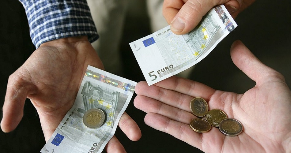 Κοινωνικό μέρισμα: 500-1.000 ευρώ πριν από τα Χριστούγεννα – Οι ...